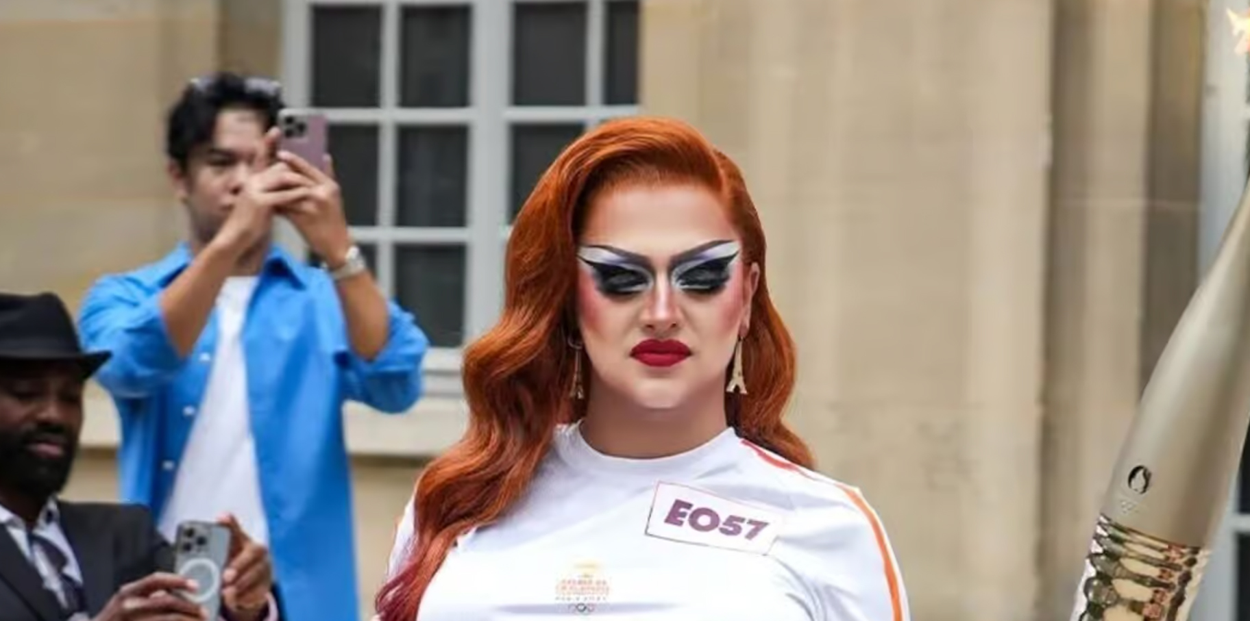 ¿Quién es la Drag Queen francesa que portó la antorcha olímpica en ...